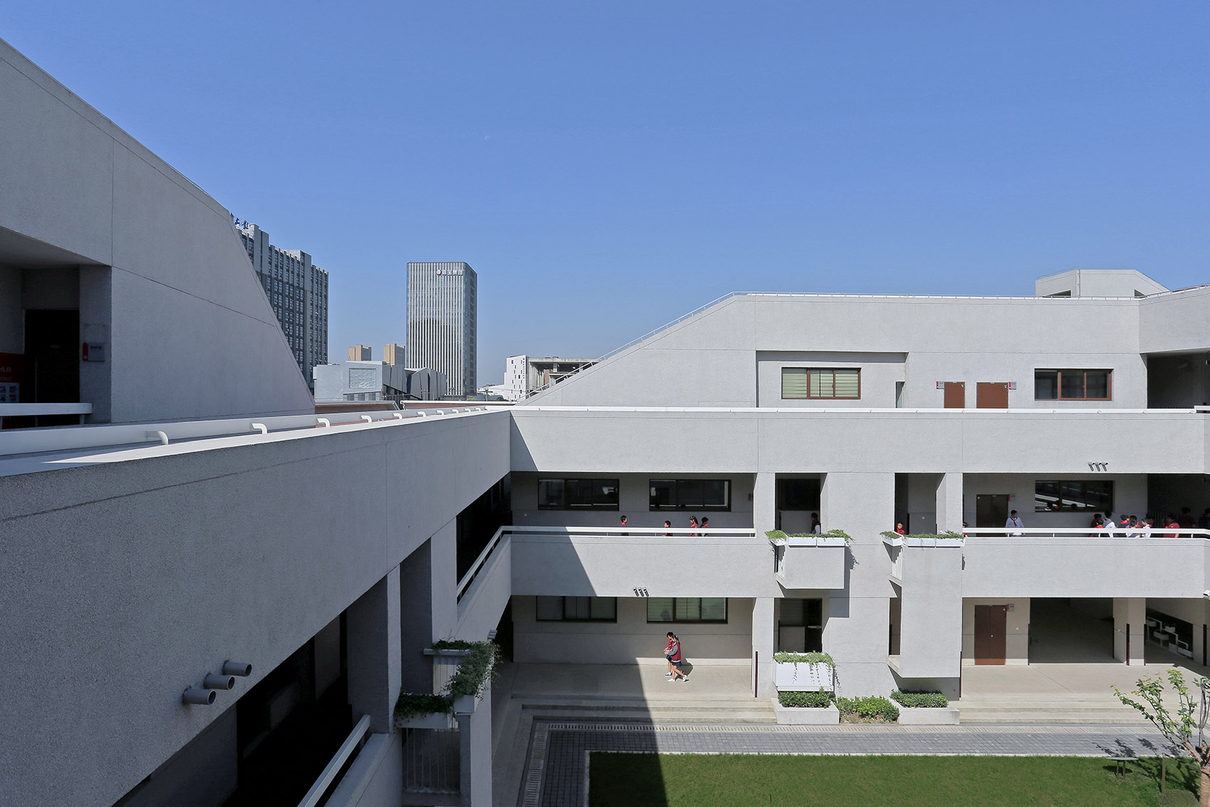 Defu Junior High School, Shanghai By Atelier GOM - 谷德设计网