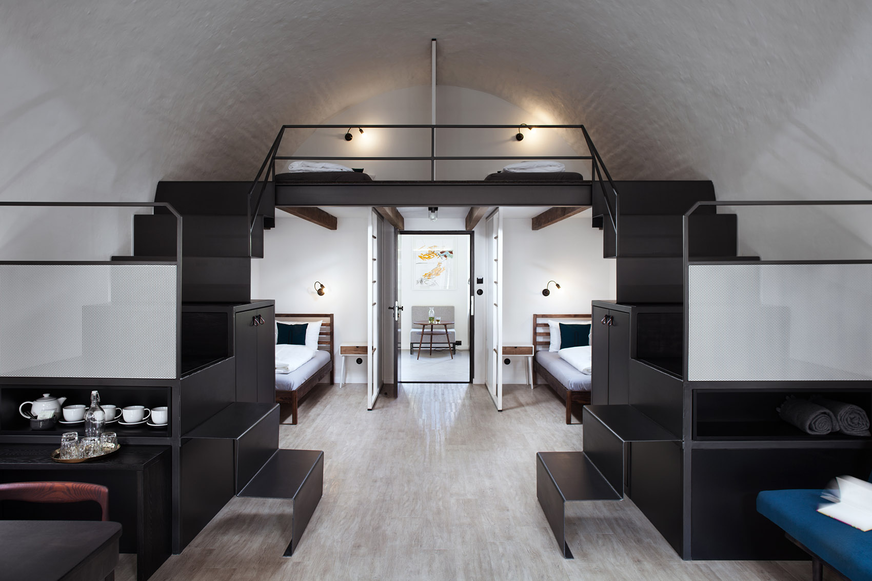 Long Story Short hostel & cafe By Denisa Strmiskova Studio - 谷德设计网