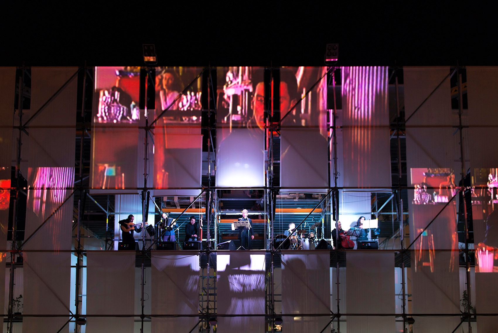 The temporary pavilion design by República Portátil - 谷德设计网