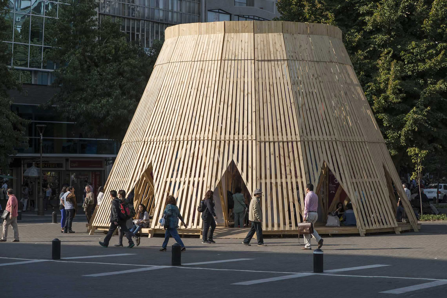 The temporary pavilion design by República Portátil - 谷德设计网