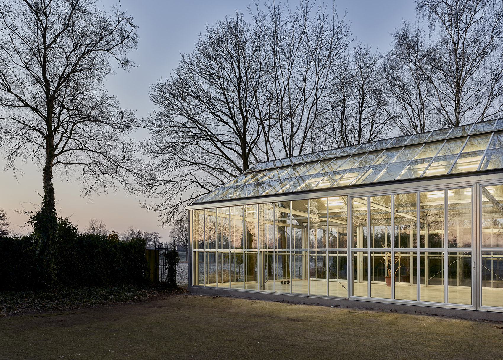 New workshop space for the Iceman, Netherlands by IWT - 谷德设计网