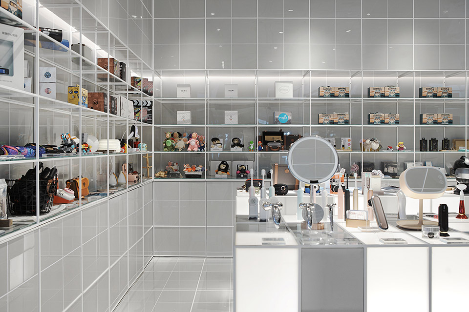 ChicBus Alipay Flagship Store, China by LYCS Architecture - 谷德设计网