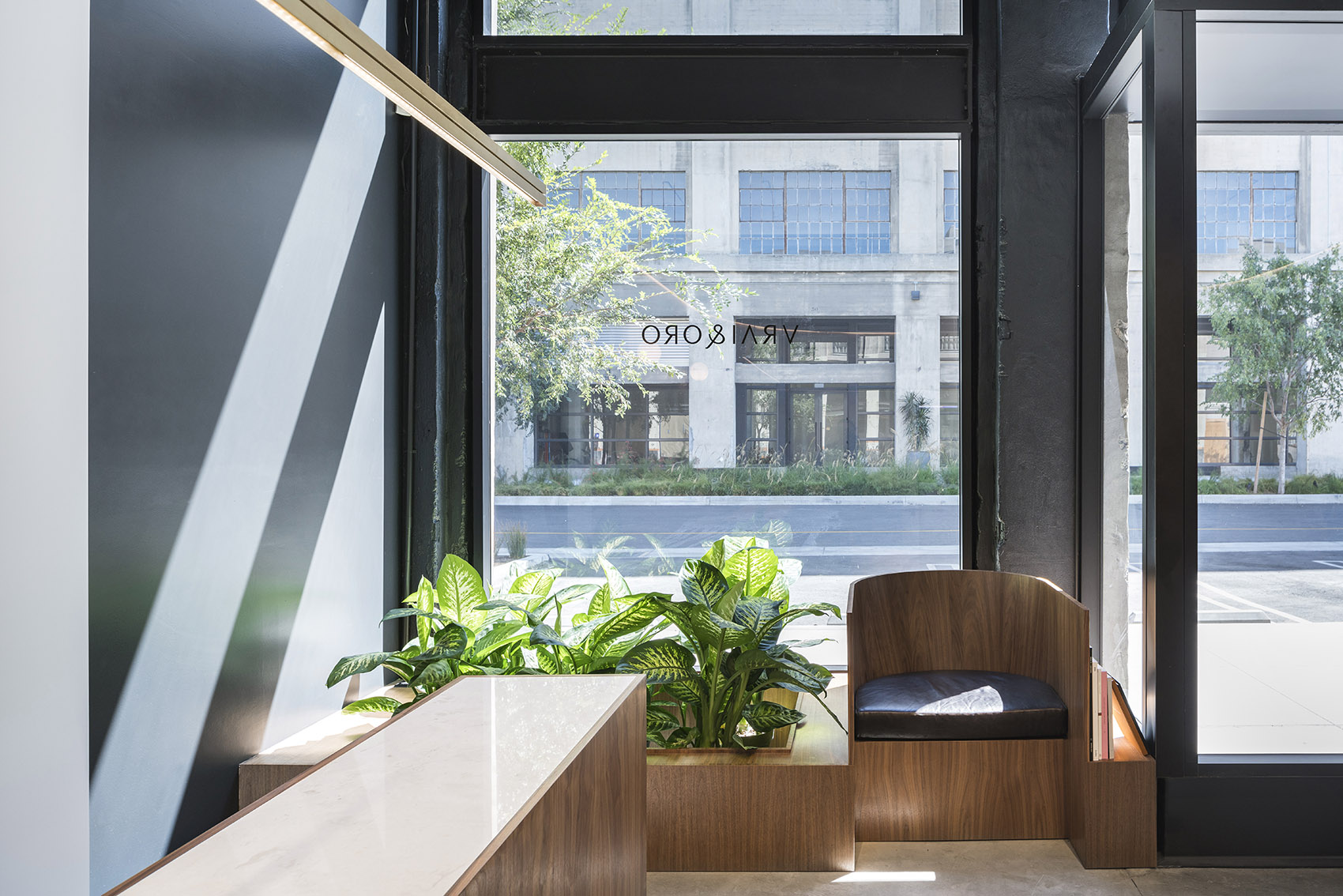 Vrai & Oro Store by Warren Office For Research and Design - 谷德设计网