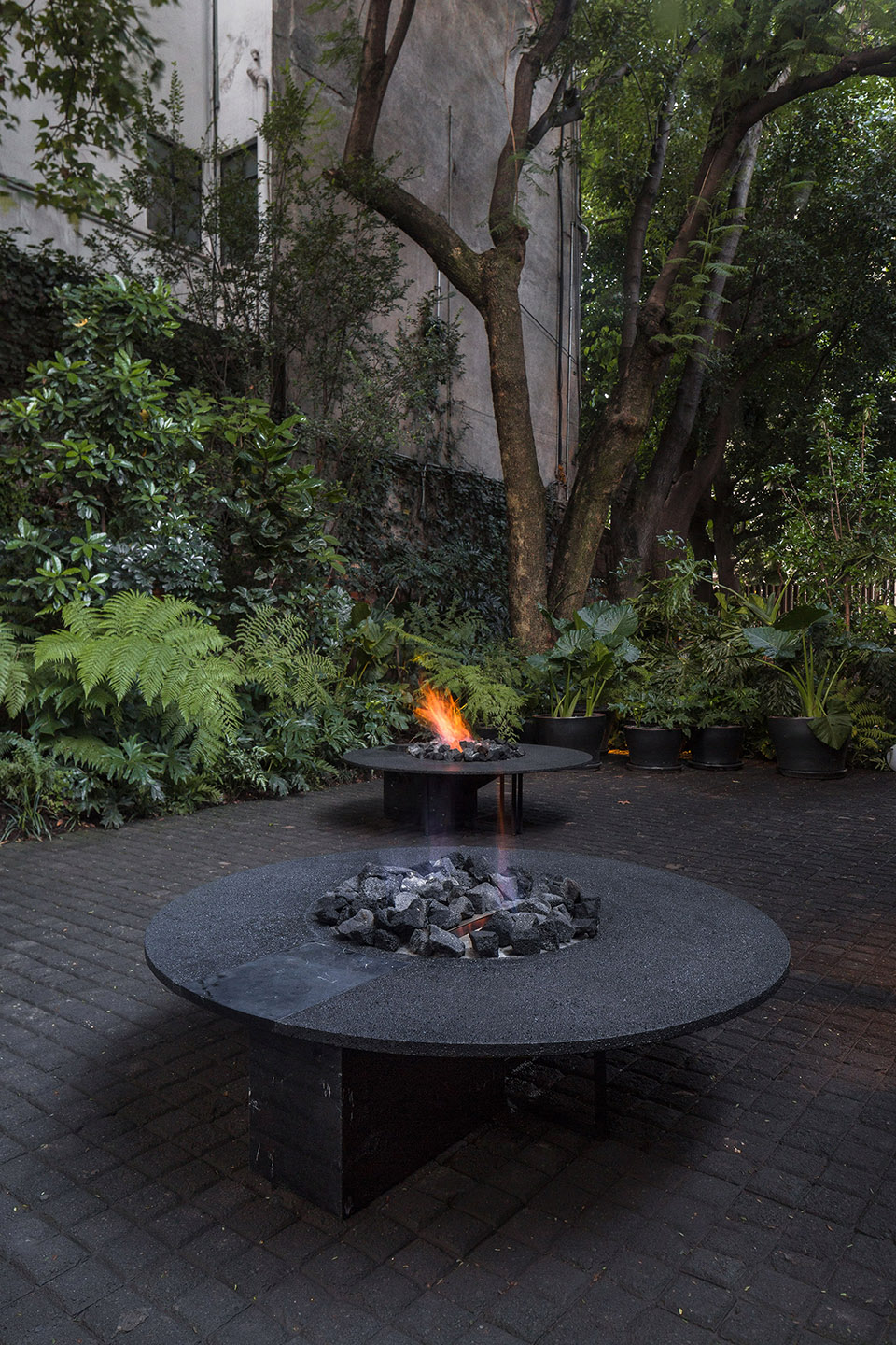 UMO fireplace by Alejandra Carmona and Caterina Moretti - 谷德设计网