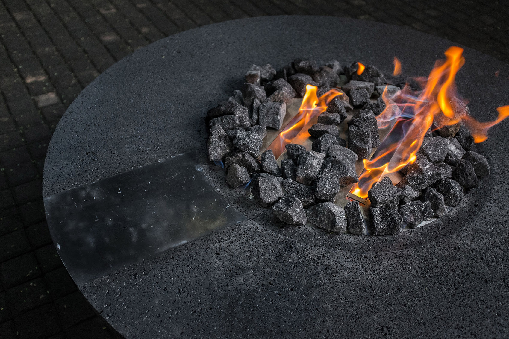 UMO fireplace by Alejandra Carmona and Caterina Moretti - 谷德设计网