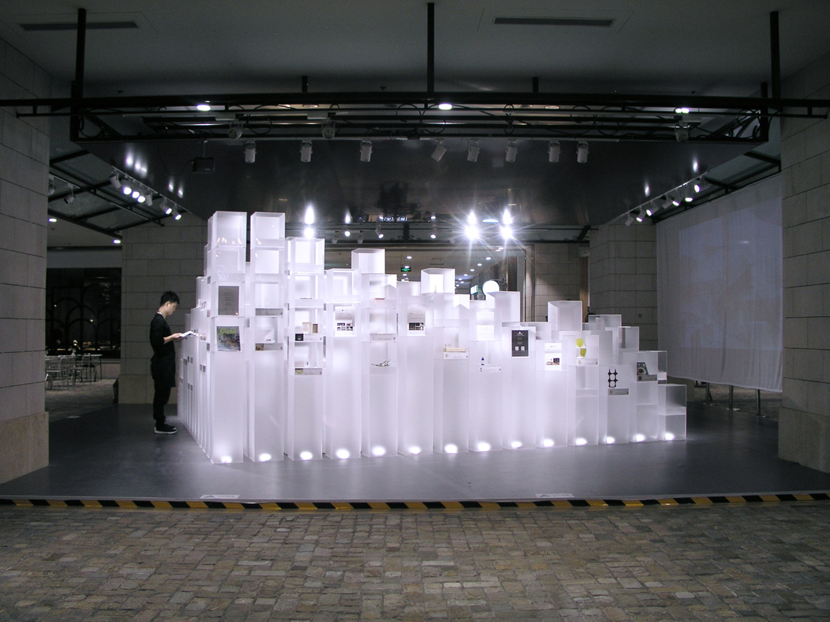 Major Ingenuity Aesthetics exhibition space, China by DAMU Design Corp ...