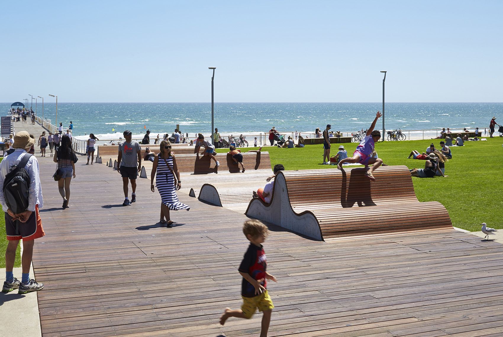 Henley Square, Adelaide by T.C.L & Troppo Architects - 谷德设计网
