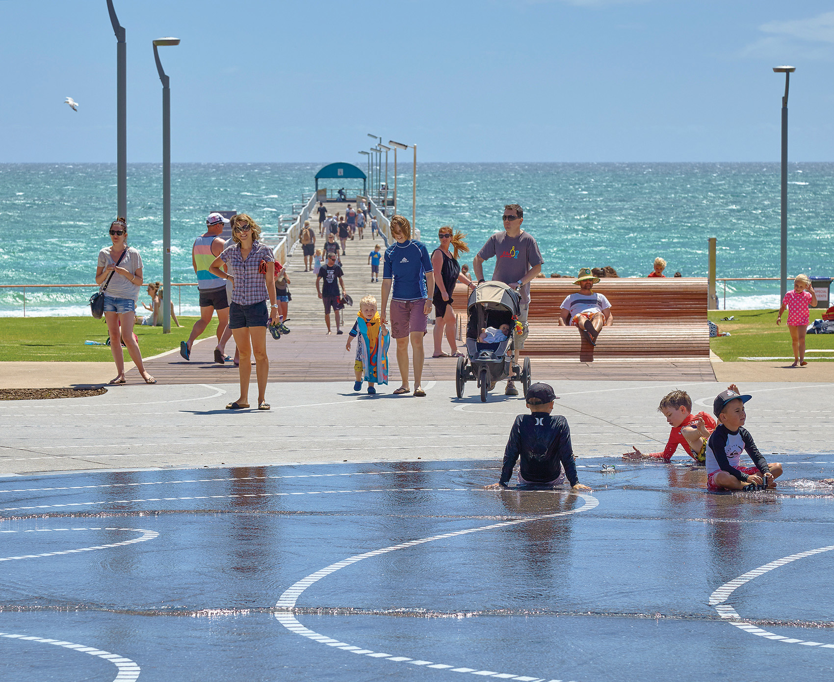 Henley Square, Adelaide by T.C.L & Troppo Architects - 谷德设计网