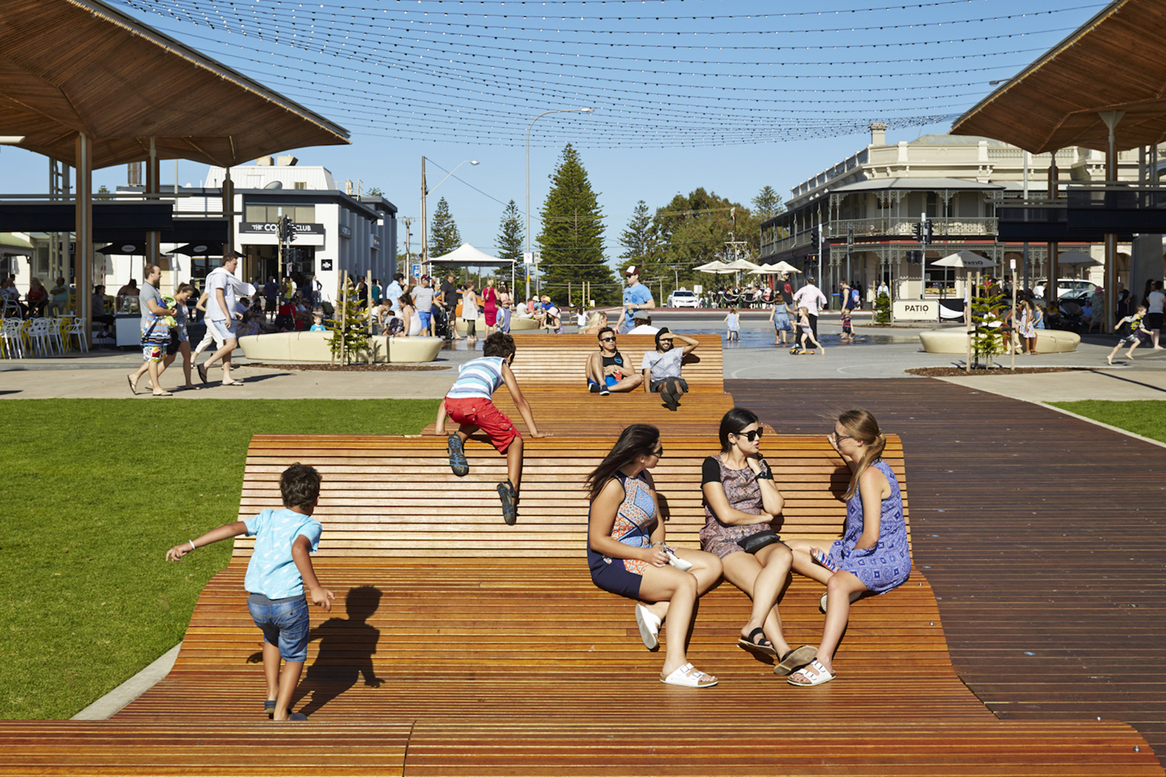 Henley Square, Adelaide by T.C.L & Troppo Architects - 谷德设计网