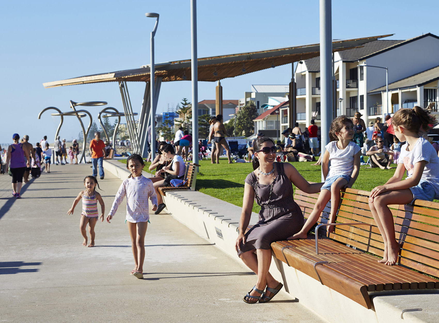 Henley Square, Adelaide by T.C.L & Troppo Architects - 谷德设计网
