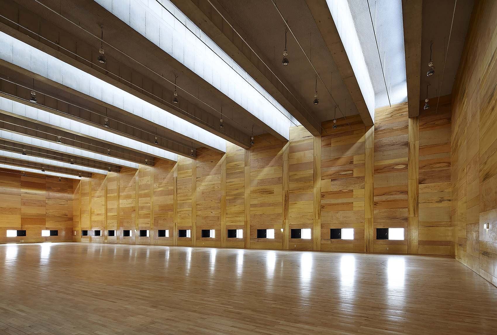 Cheomdan Badminton Court by JHW IROJE architects + The Sa-ram ...