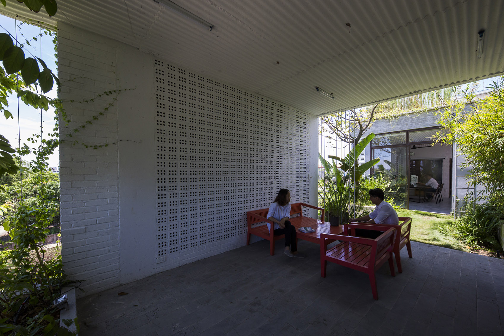 The Modern Village Office by Ho Khue Architects - 谷德设计网