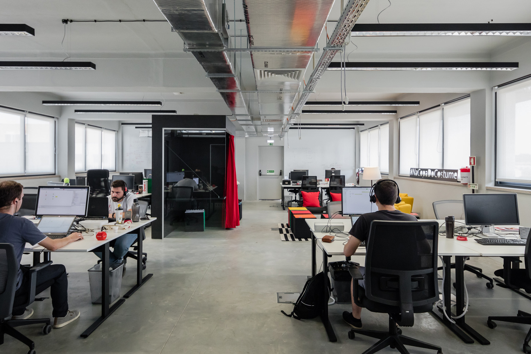 Outsystems Office by Inloki - 谷德设计网