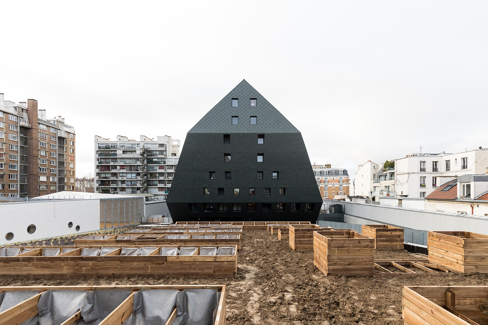 Dwellings and RATP bus center in Paris XIV by ECDM - 谷德设计网