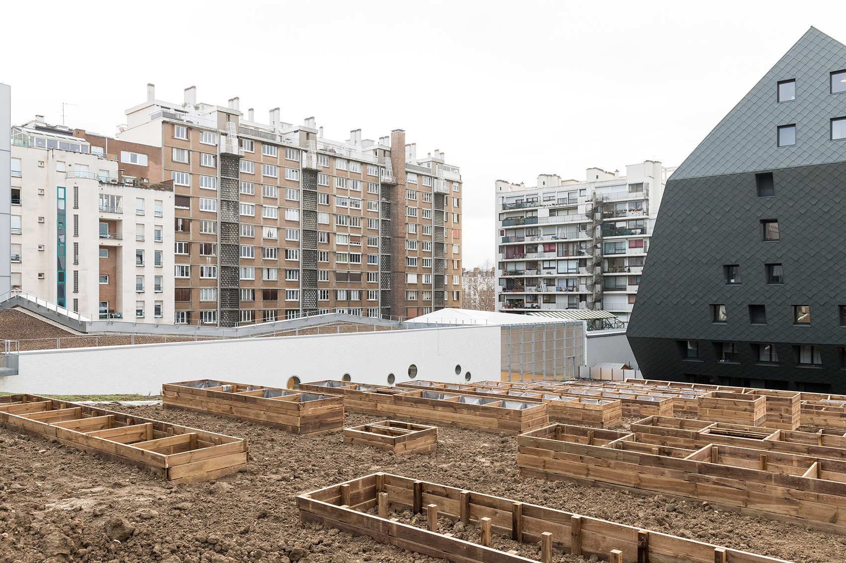 Dwellings and RATP bus center in Paris XIV by ECDM - 谷德设计网