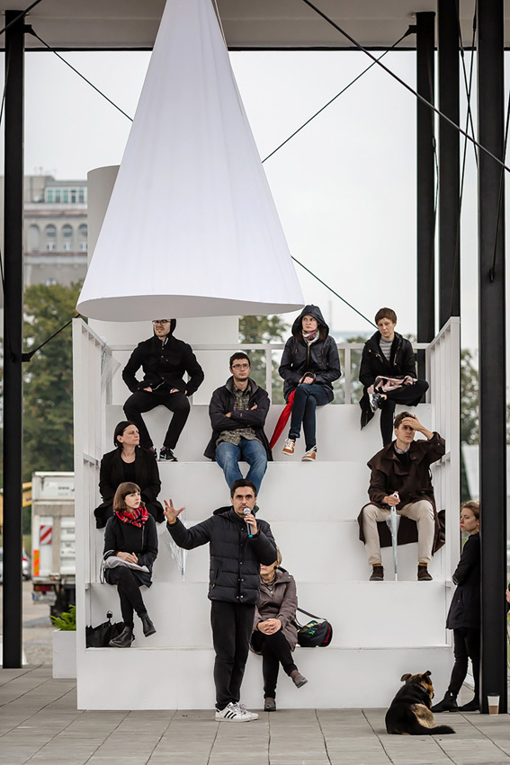 Installation on the Parade Square in Warsaw by BudCud - 谷德设计网