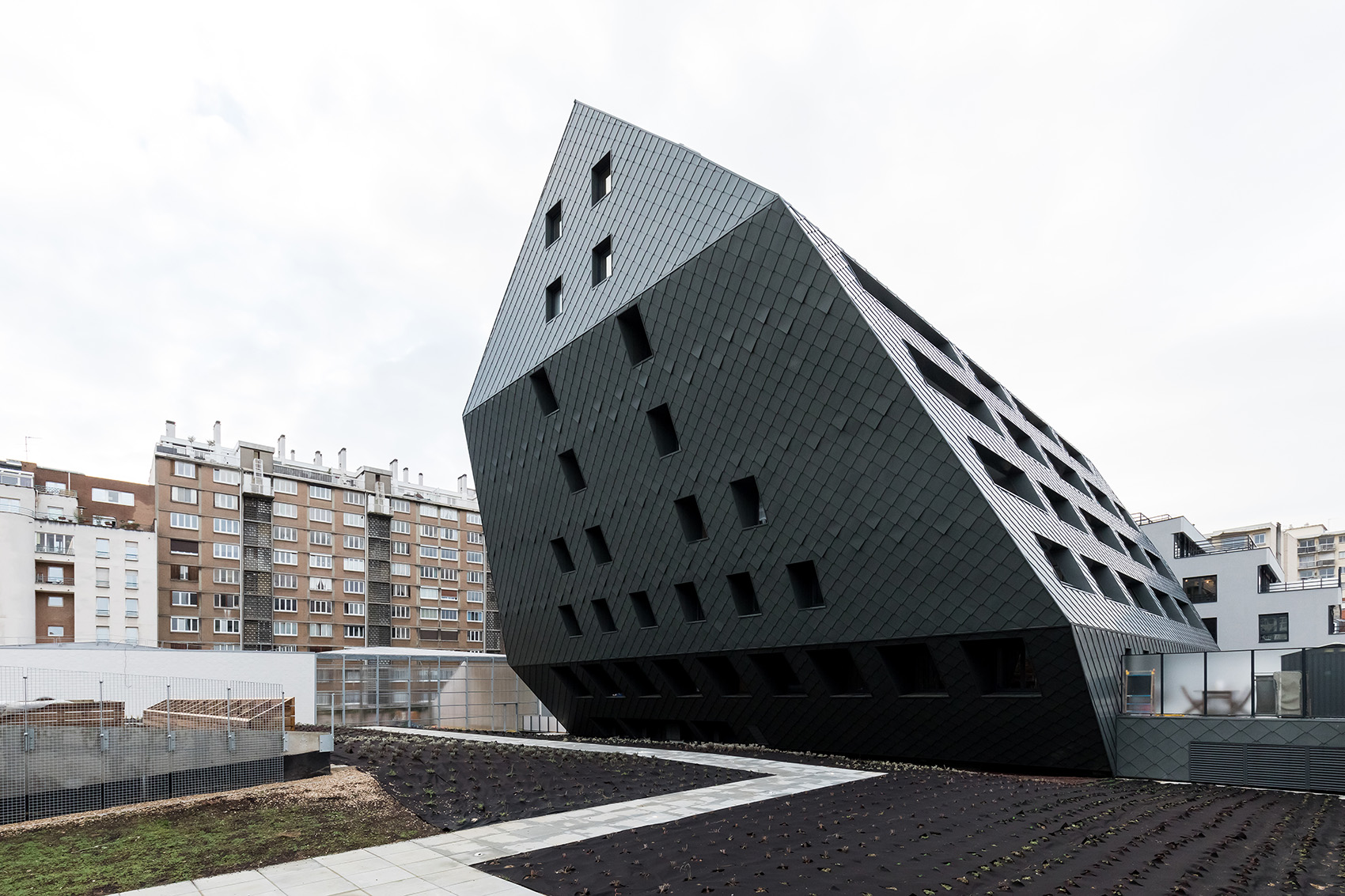 Dwellings and RATP bus center in Paris XIV by ECDM - 谷德设计网