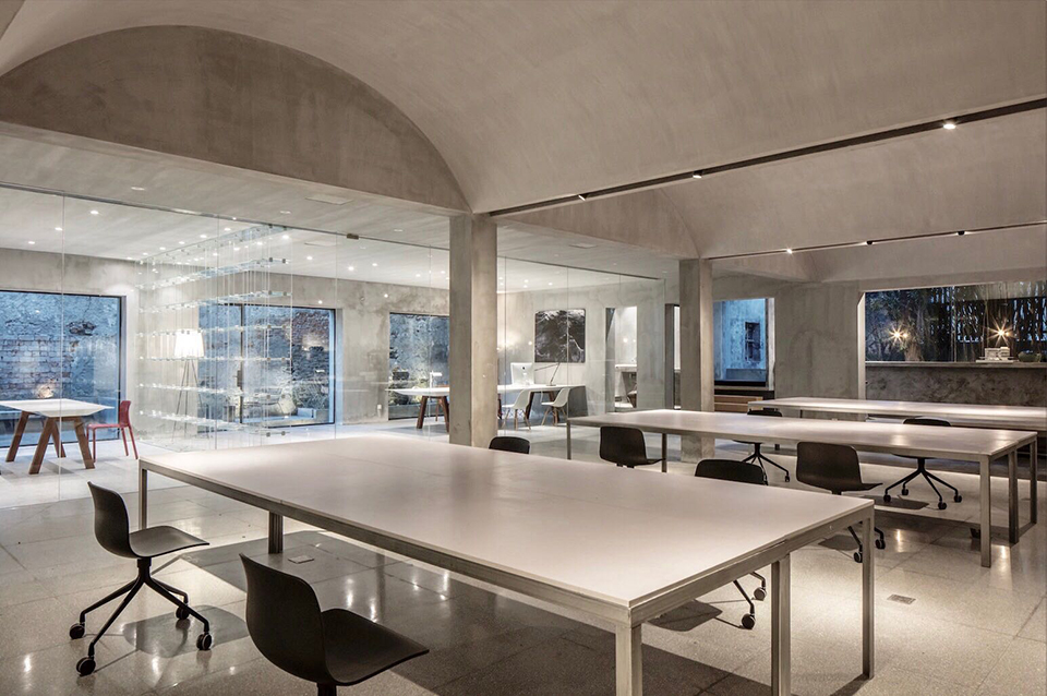 Make a difference: office design by 1305 STUDIO - 谷德设计网