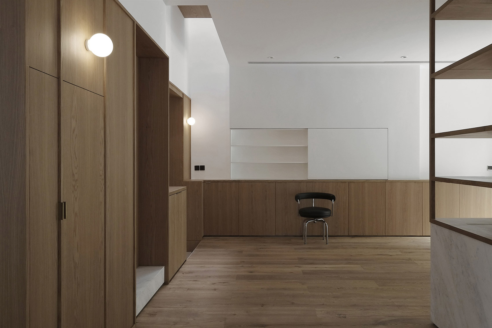 The House With A Tiny Patio by Atelier tao+c - 谷德设计网