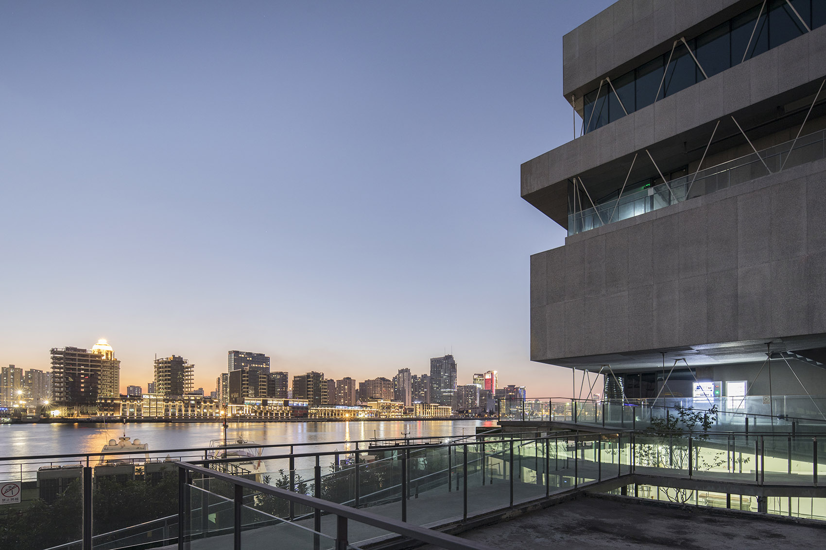 Modern Art Museum and its ancillary facilities by Atelier Deshaus ...