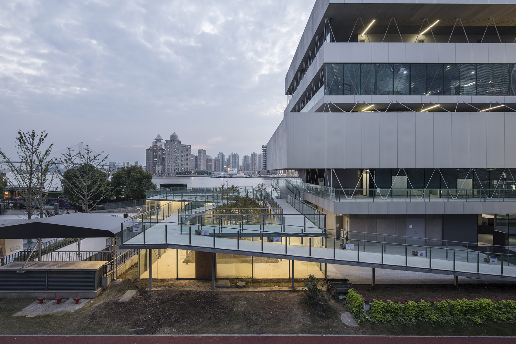 Modern Art Museum and its ancillary facilities by Atelier Deshaus ...