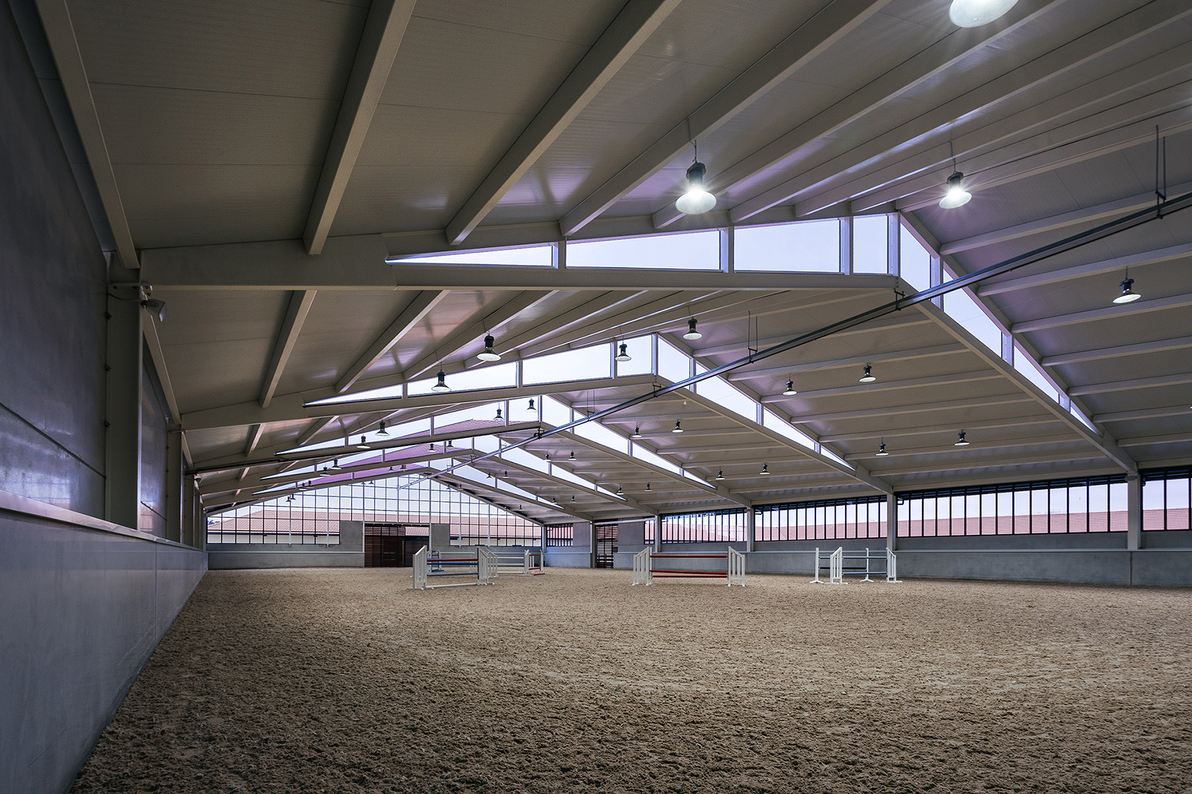 Horse Riding Field in Cattle Farm by OOIIO Architecture - 谷德设计网