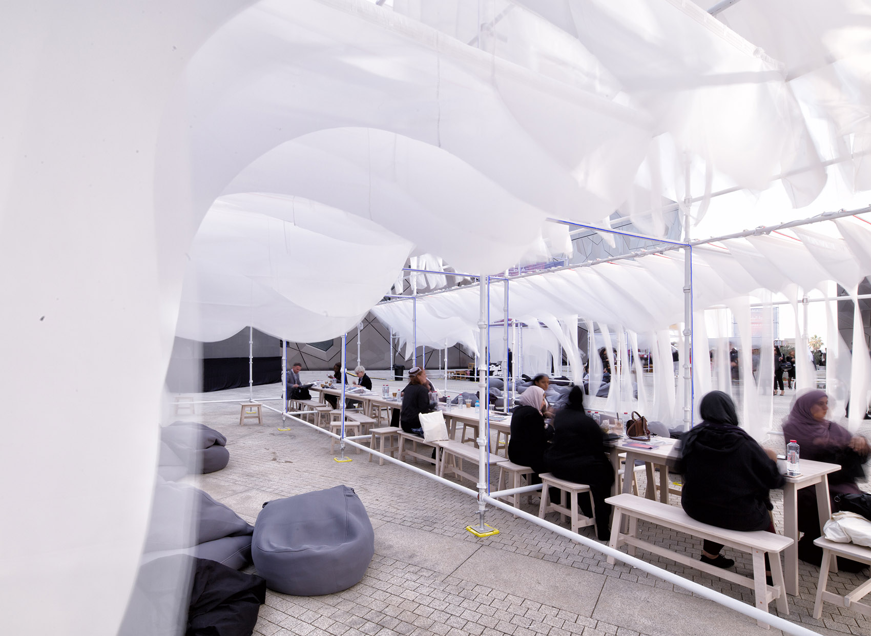 LUMINOUS DRAPES, JACC, KUWAIT CITY by STUDIO TOGGLE - 谷德设计网