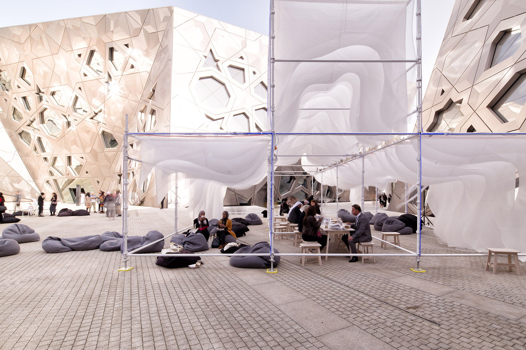 LUMINOUS DRAPES, JACC, KUWAIT CITY by STUDIO TOGGLE - 谷德设计网