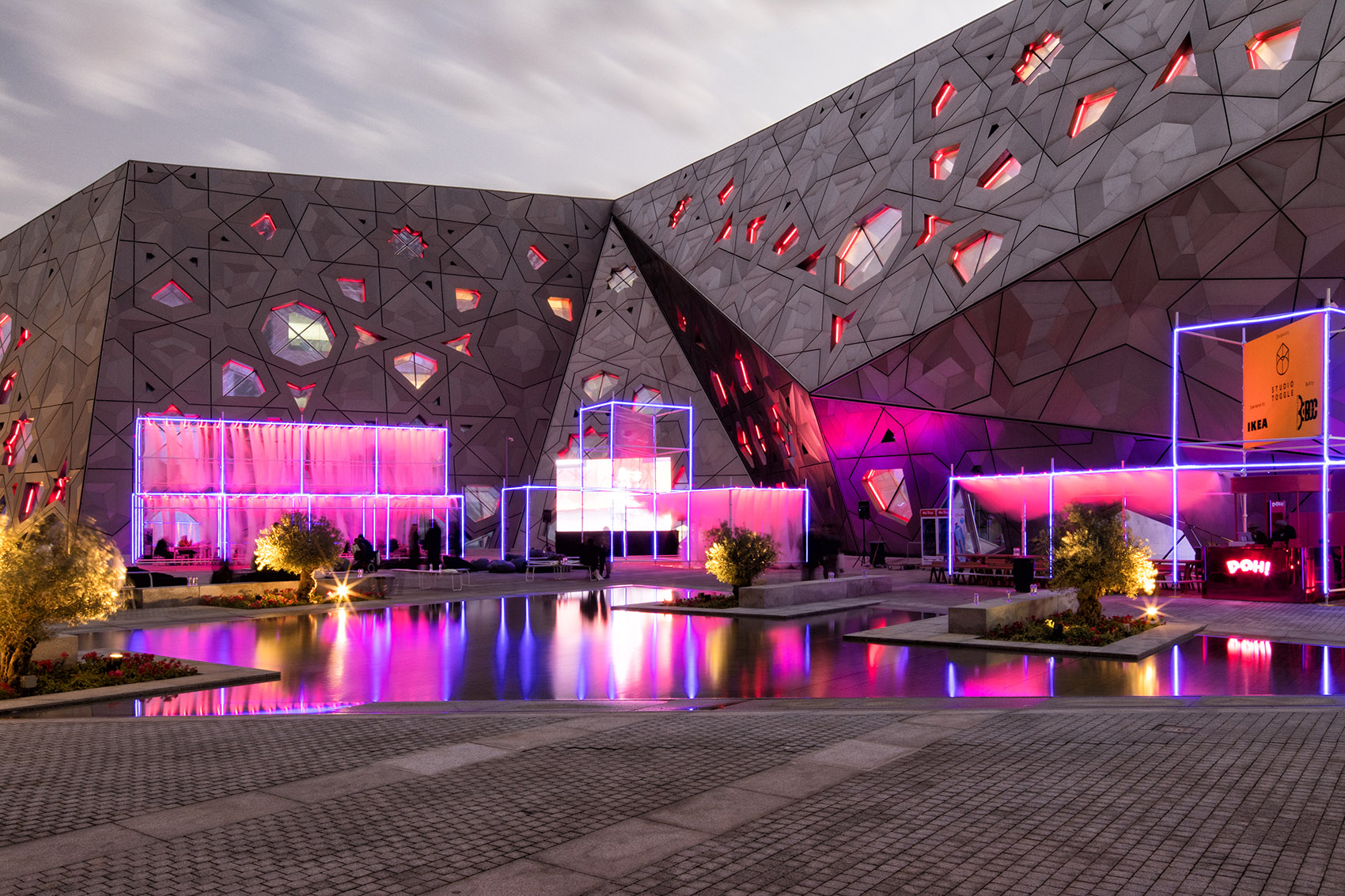 LUMINOUS DRAPES, JACC, KUWAIT CITY by STUDIO TOGGLE - 谷德设计网