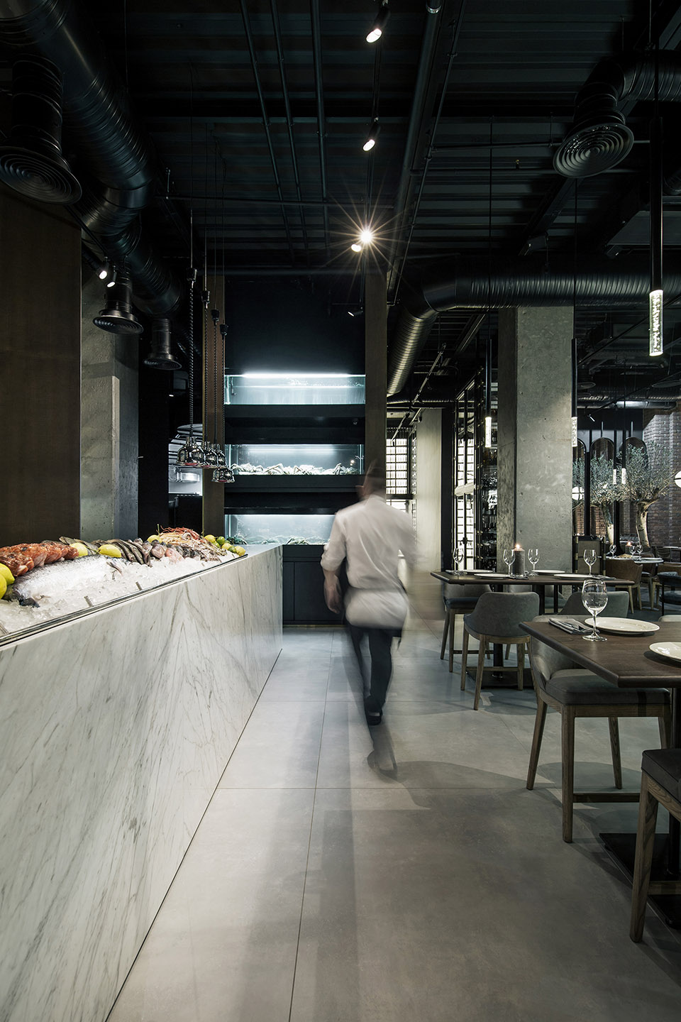 CATCH fish restaurant, Kiev, Uraine by YoDezeen Studio - 谷德设计网