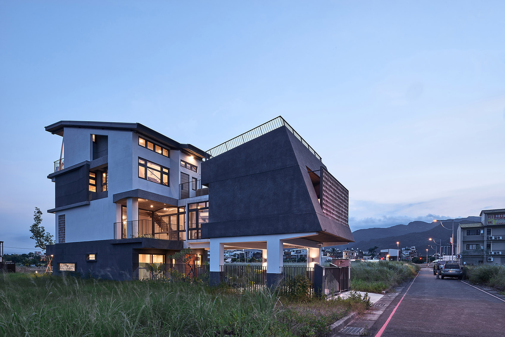 Opening Row House in Taiwan, China by Emerge Architects - 谷德设计网