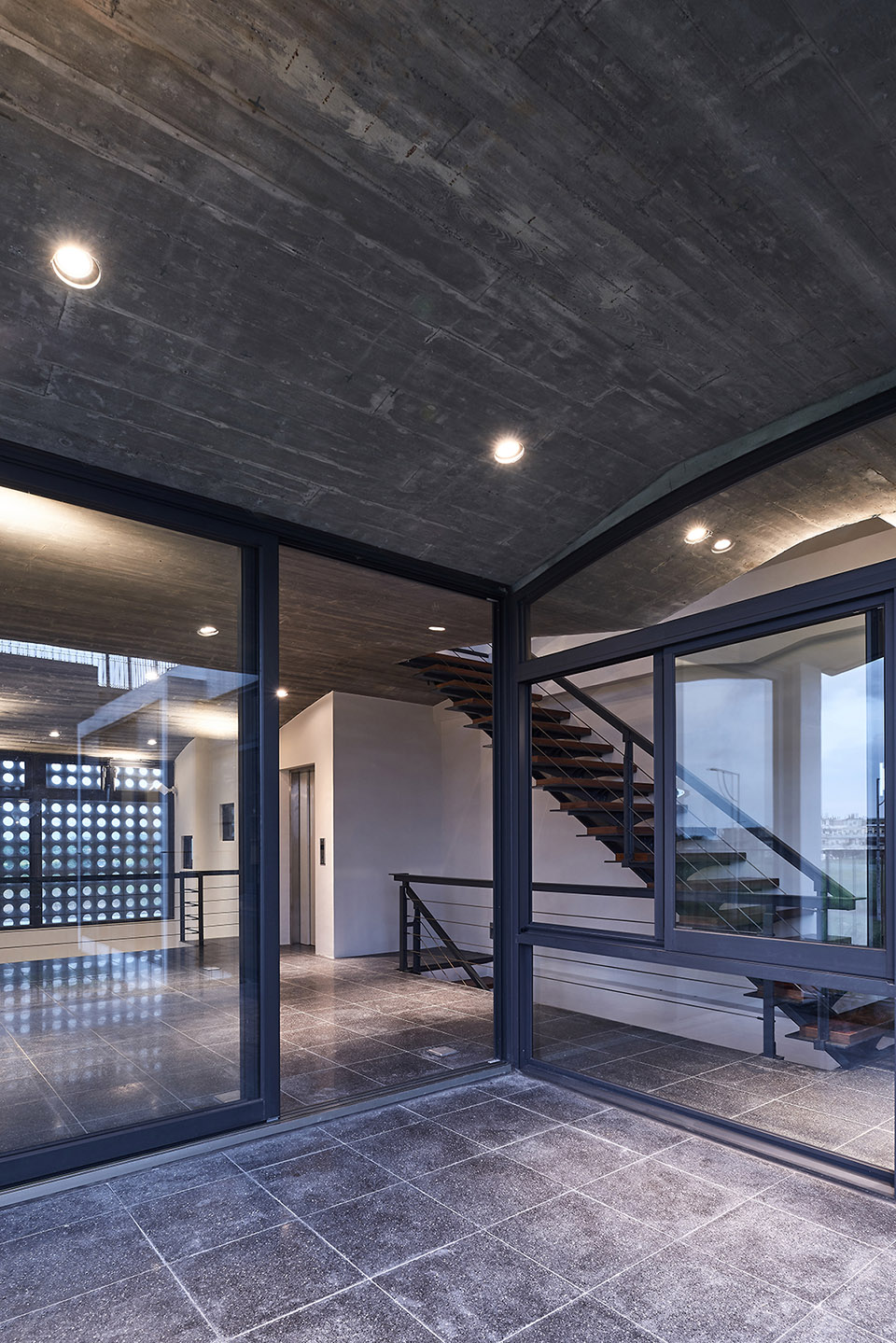 Opening Row House in Taiwan, China by Emerge Architects - 谷德设计网