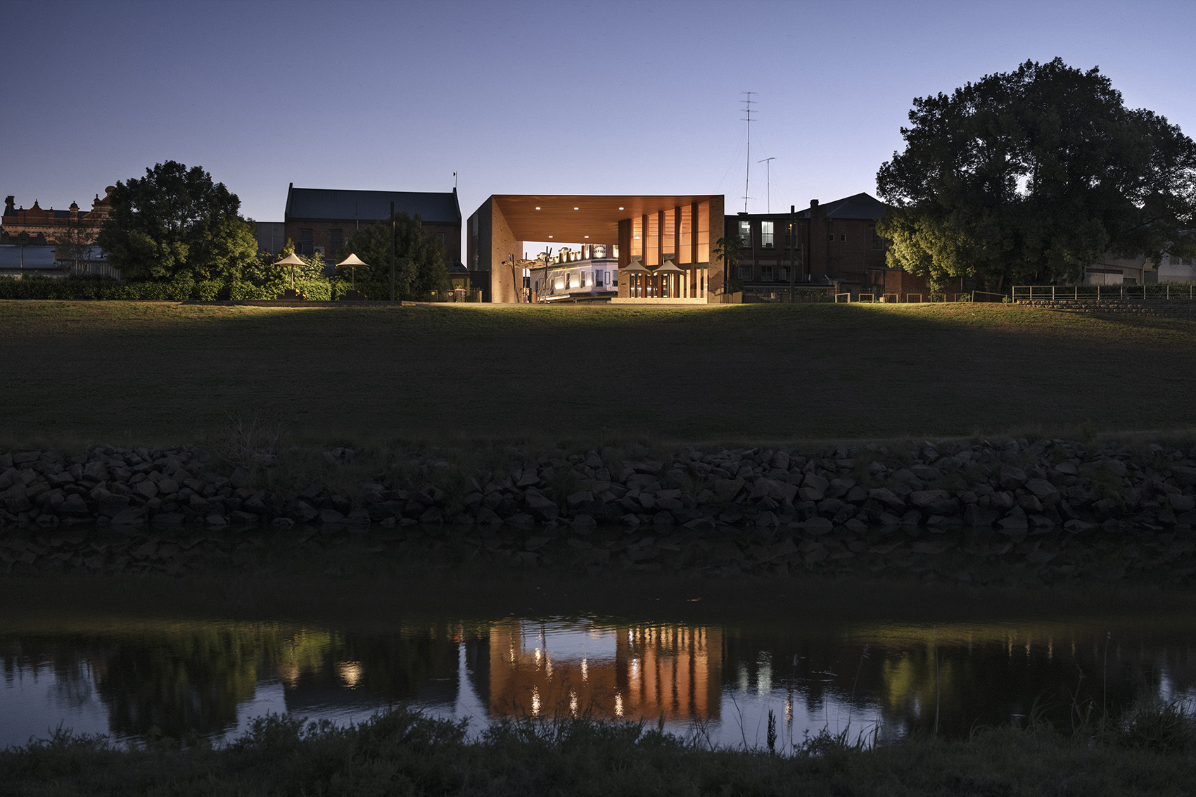 Maitland Riverlink by CHROFI & McGregor Coxall - 谷德设计网