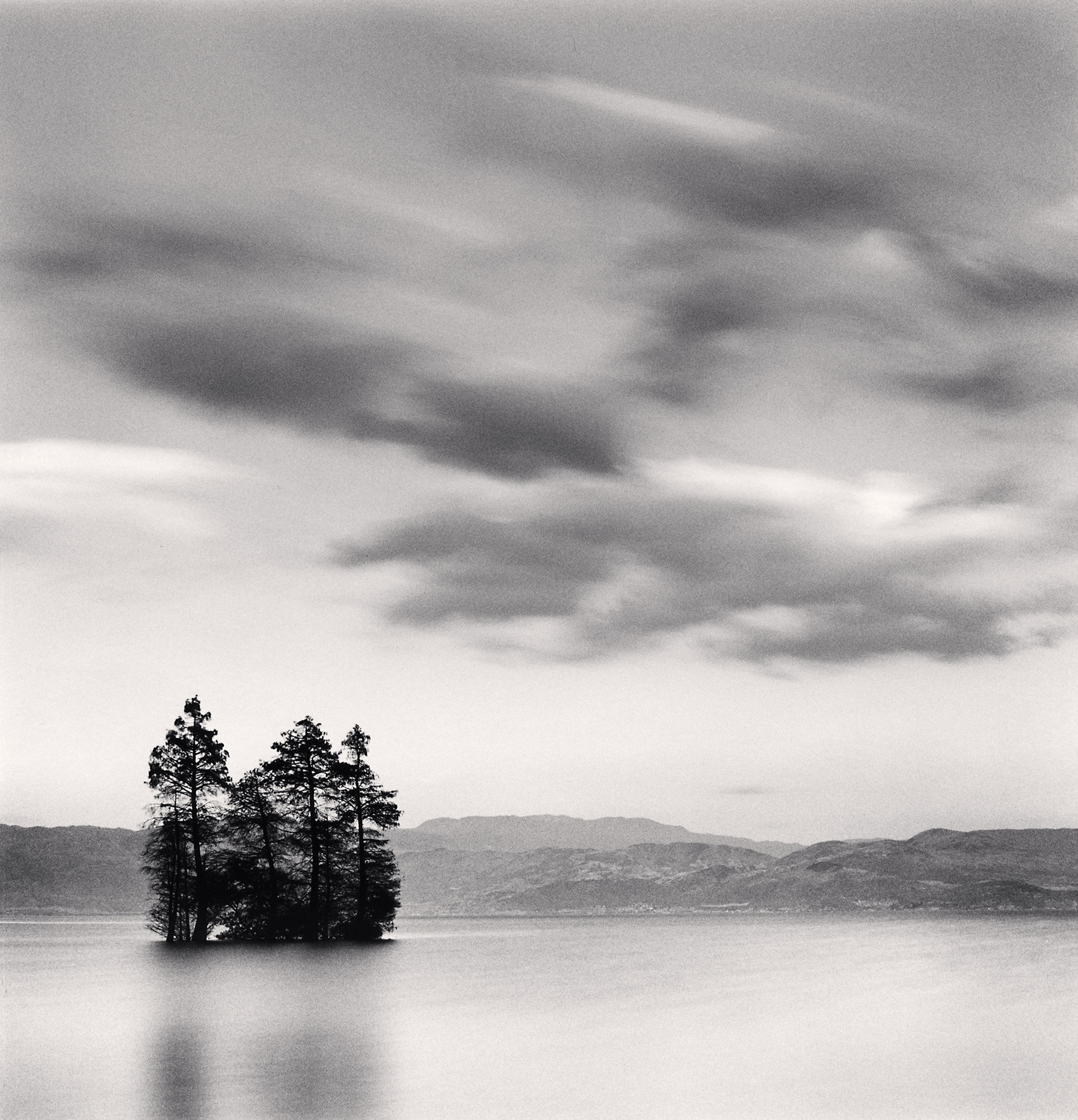 Philosopher’s Tree by Michael Kenna - 谷德设计网