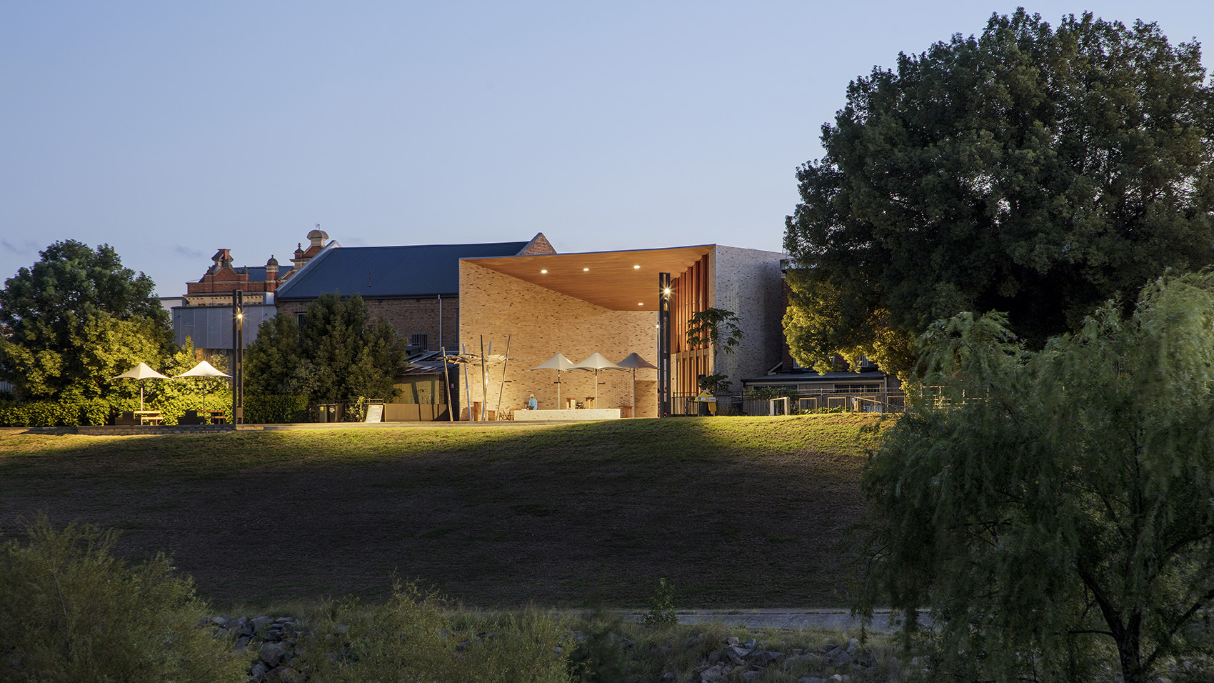 Maitland Riverlink by CHROFI & McGregor Coxall - 谷德设计网