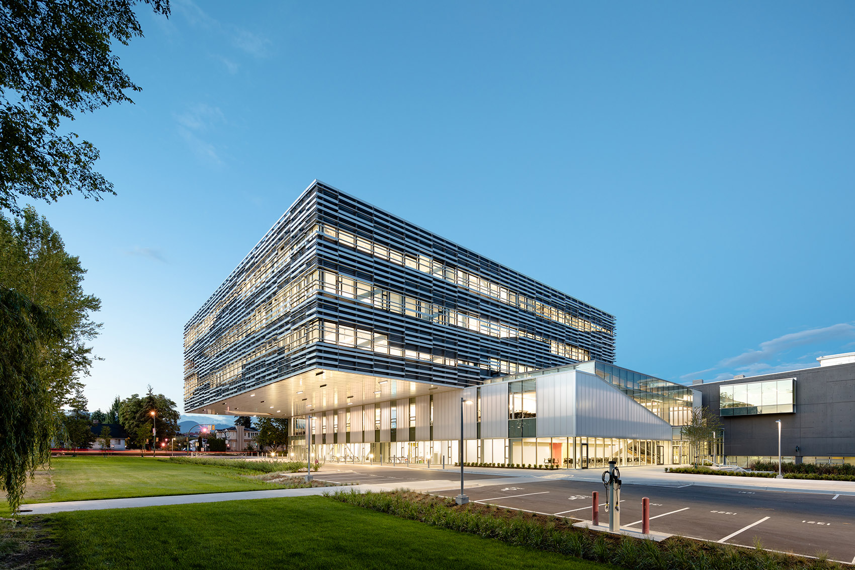 Langara College Science and Technology Building by Teeple Architects ...
