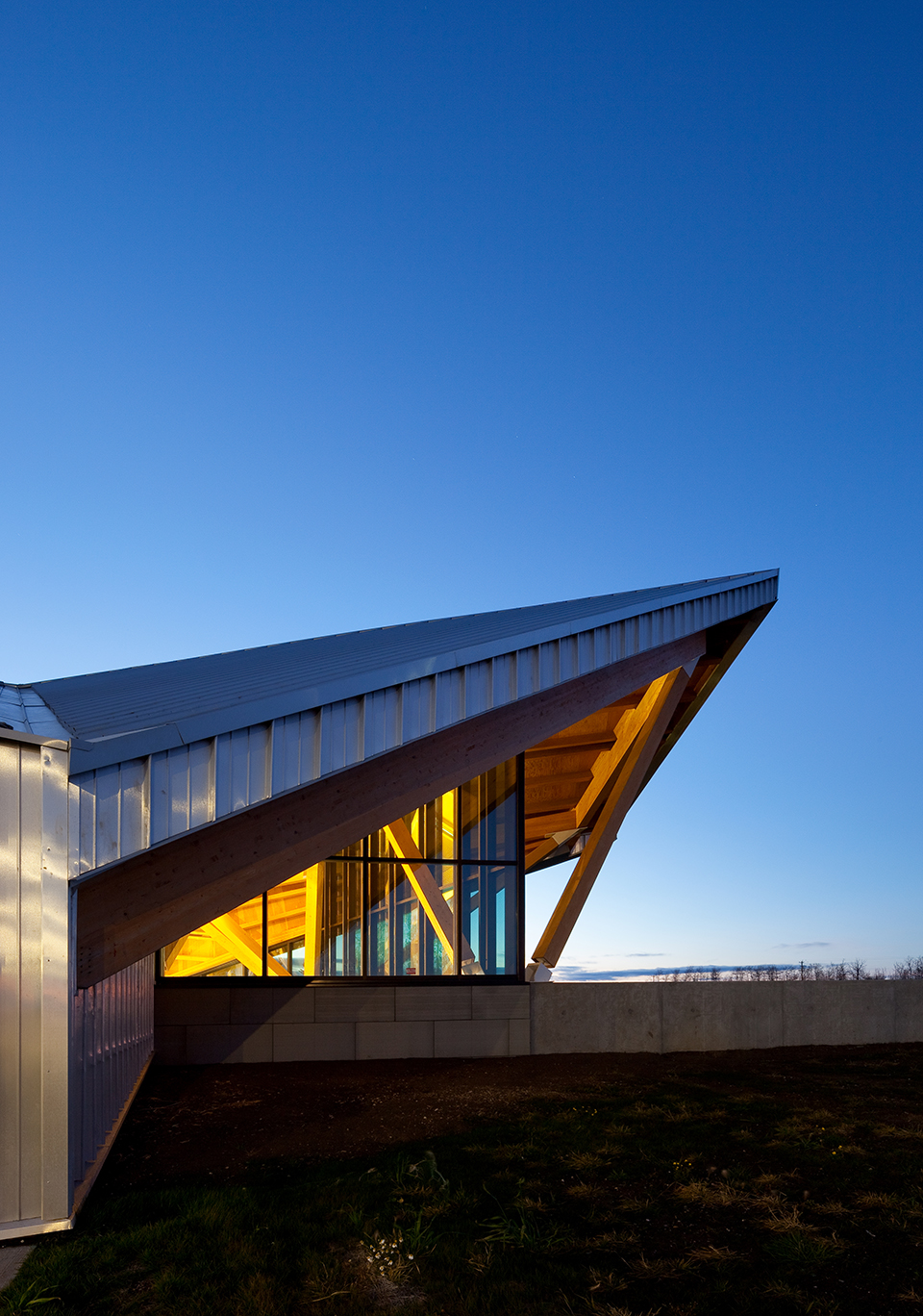 Philip J. Currie Dinosaur Museum by Teeple Architects - 谷德设计网