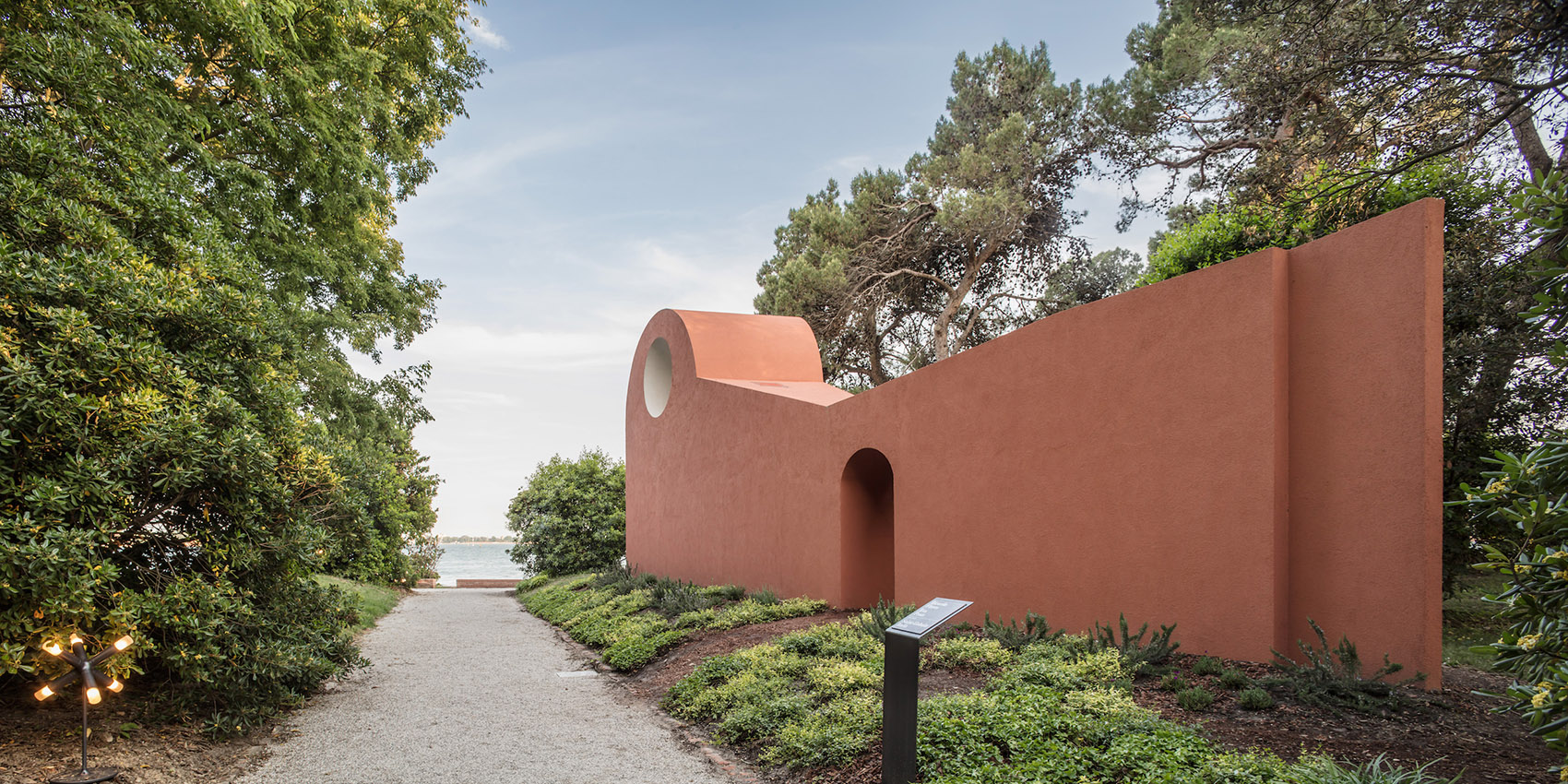 The Morning Chapel by Flores & Prats - 谷德设计网