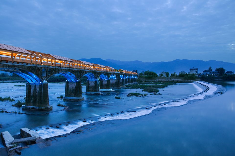 Shimen Bridge in Zhejiang, China by DnA_Design and Architecture - 谷德设计网