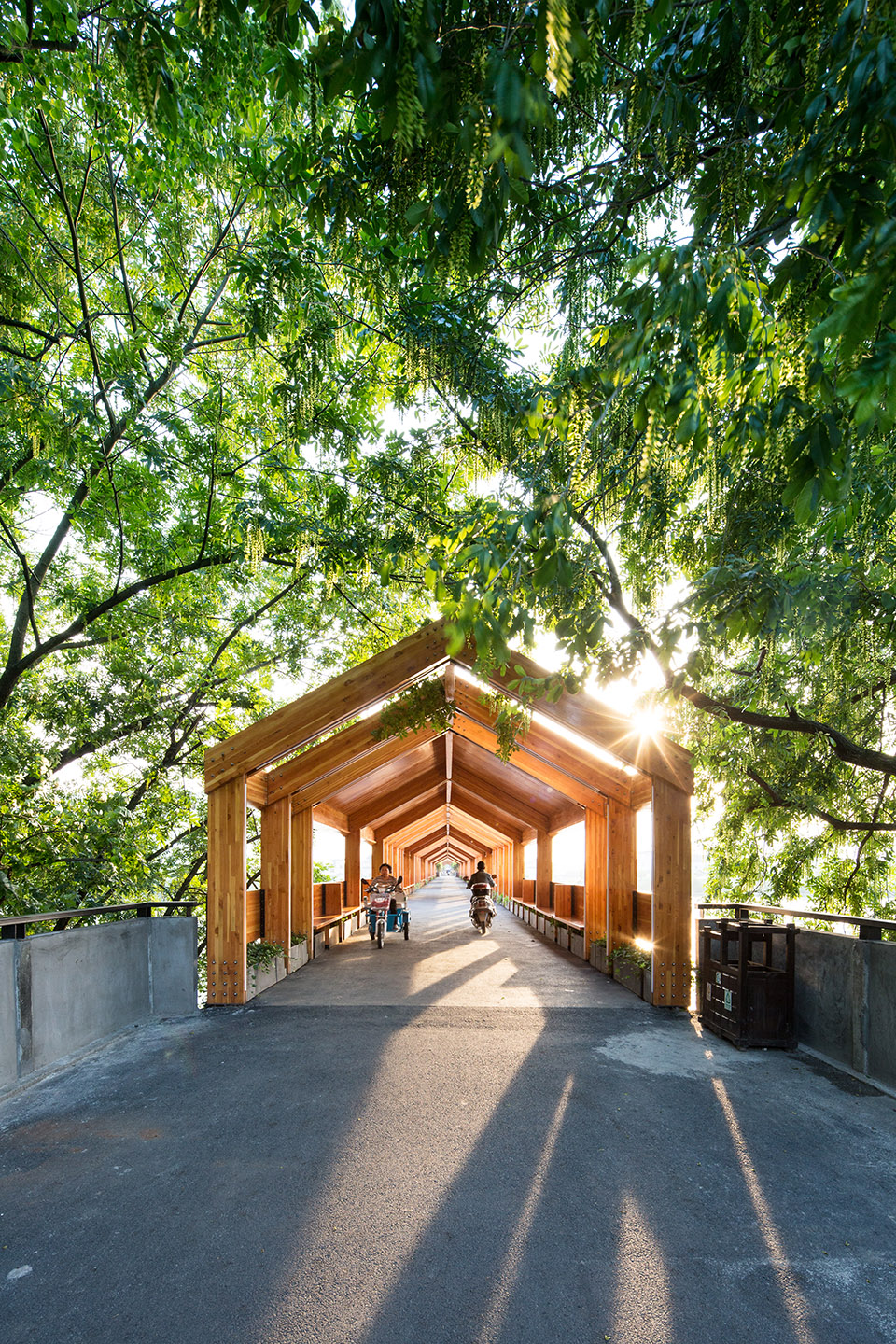 Shimen Bridge in Zhejiang, China by DnA_Design and Architecture - 谷德设计网