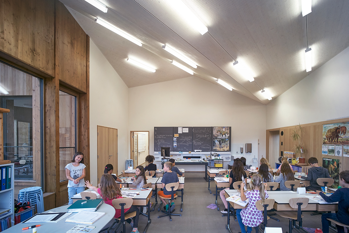 Jagged timber school with solar roof by Skop - 谷德设计网