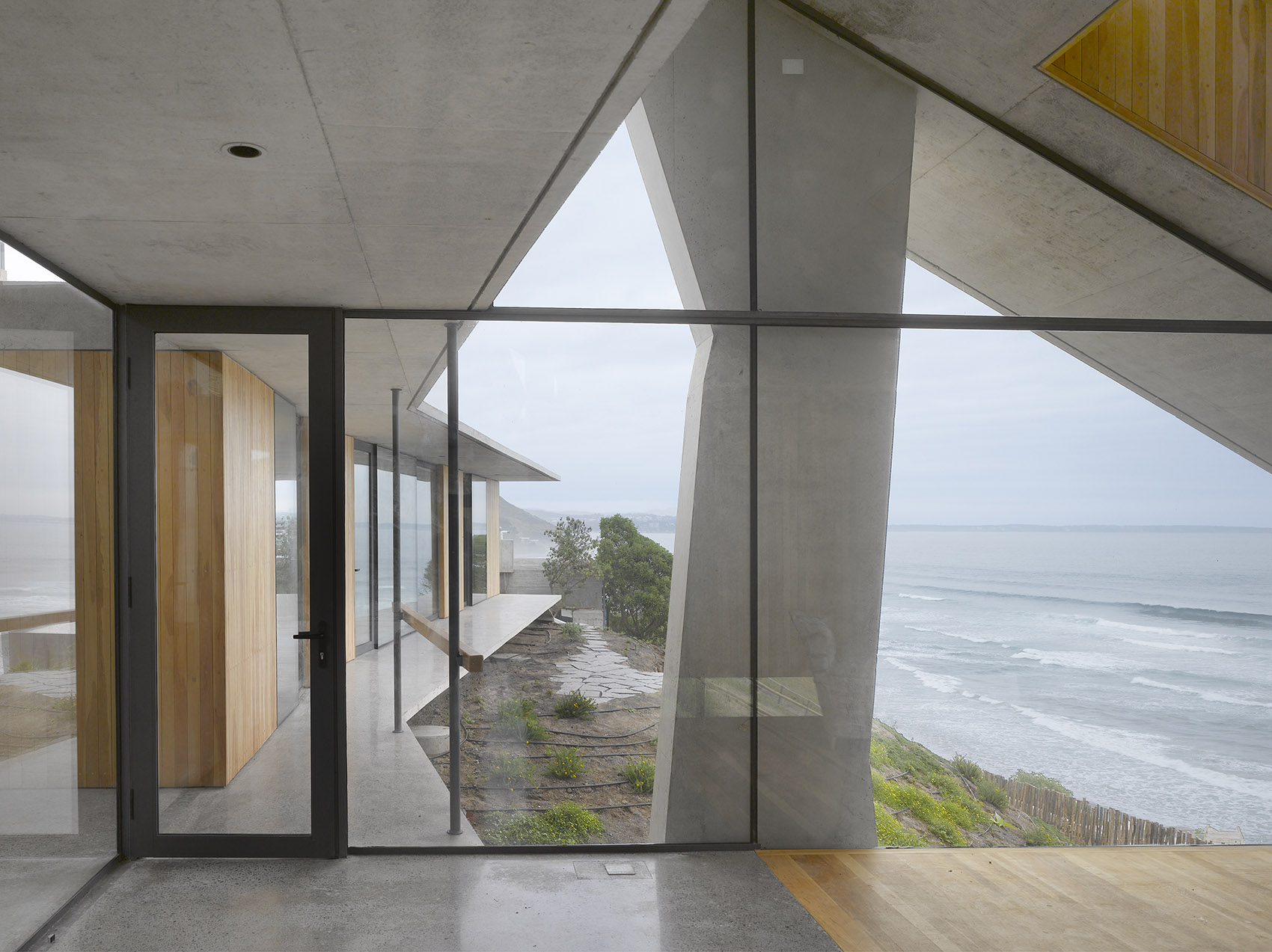 Ghat House by Max Núñez - 谷德设计网