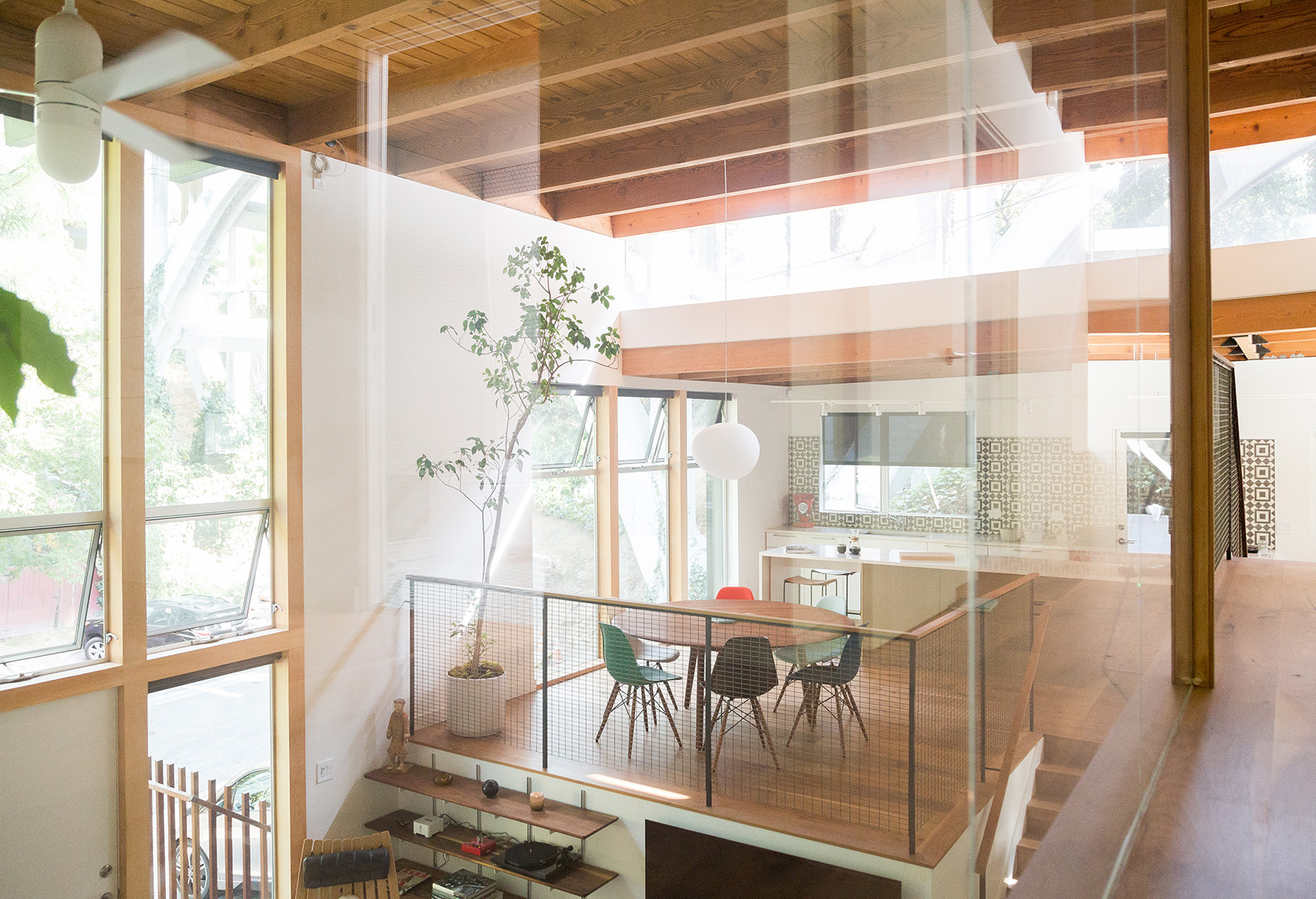 House Under a Bridge by ras-a studio - 谷德设计网