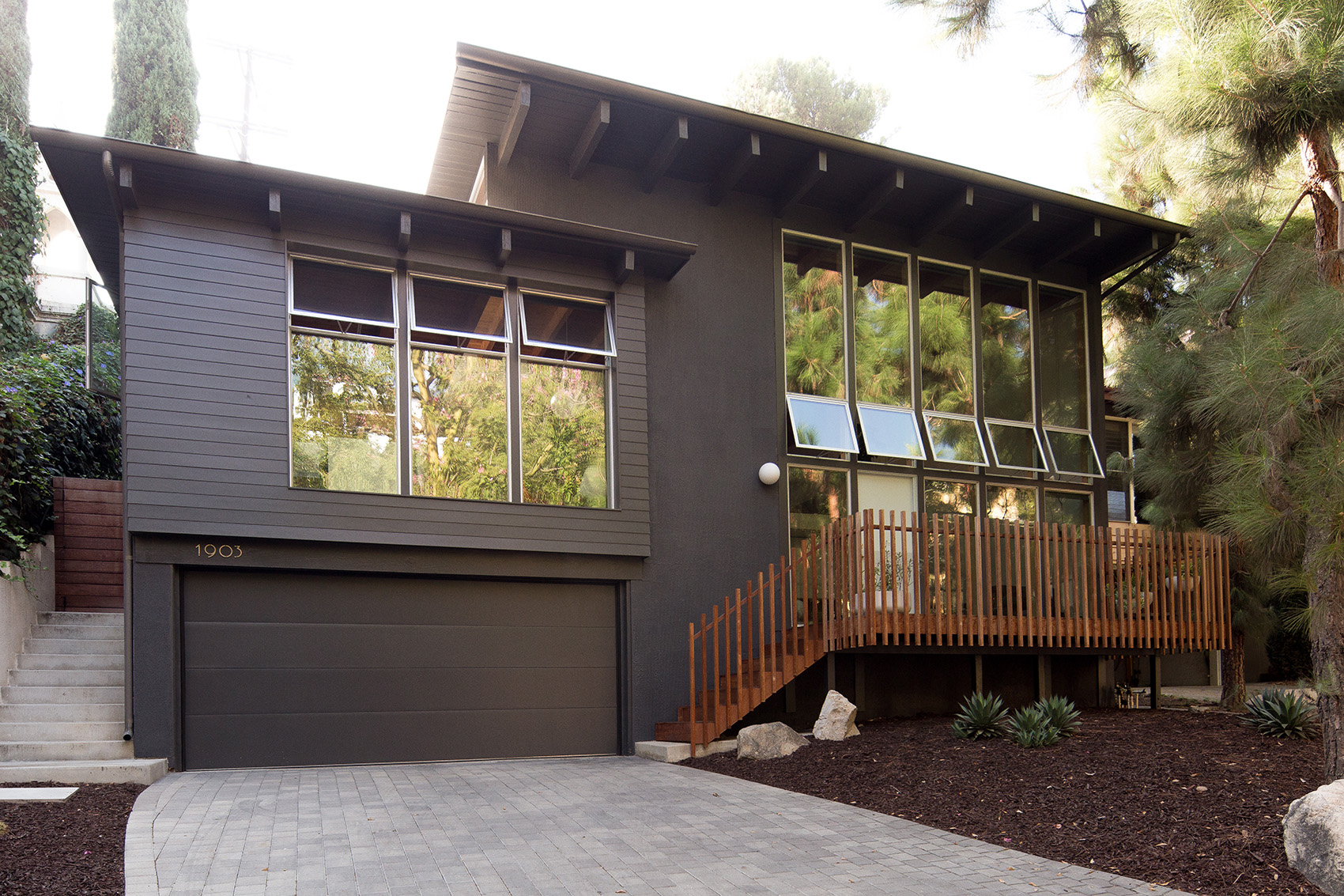 House Under a Bridge by ras-a studio - 谷德设计网