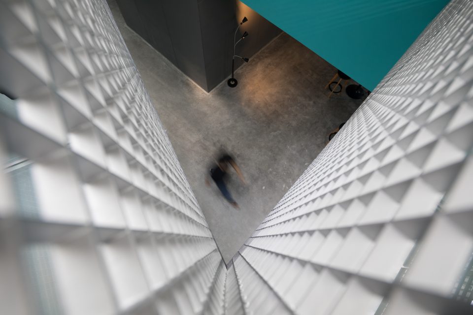 ”Shaking-hand Building” in Tangxia by O-office Architects - 谷德设计网