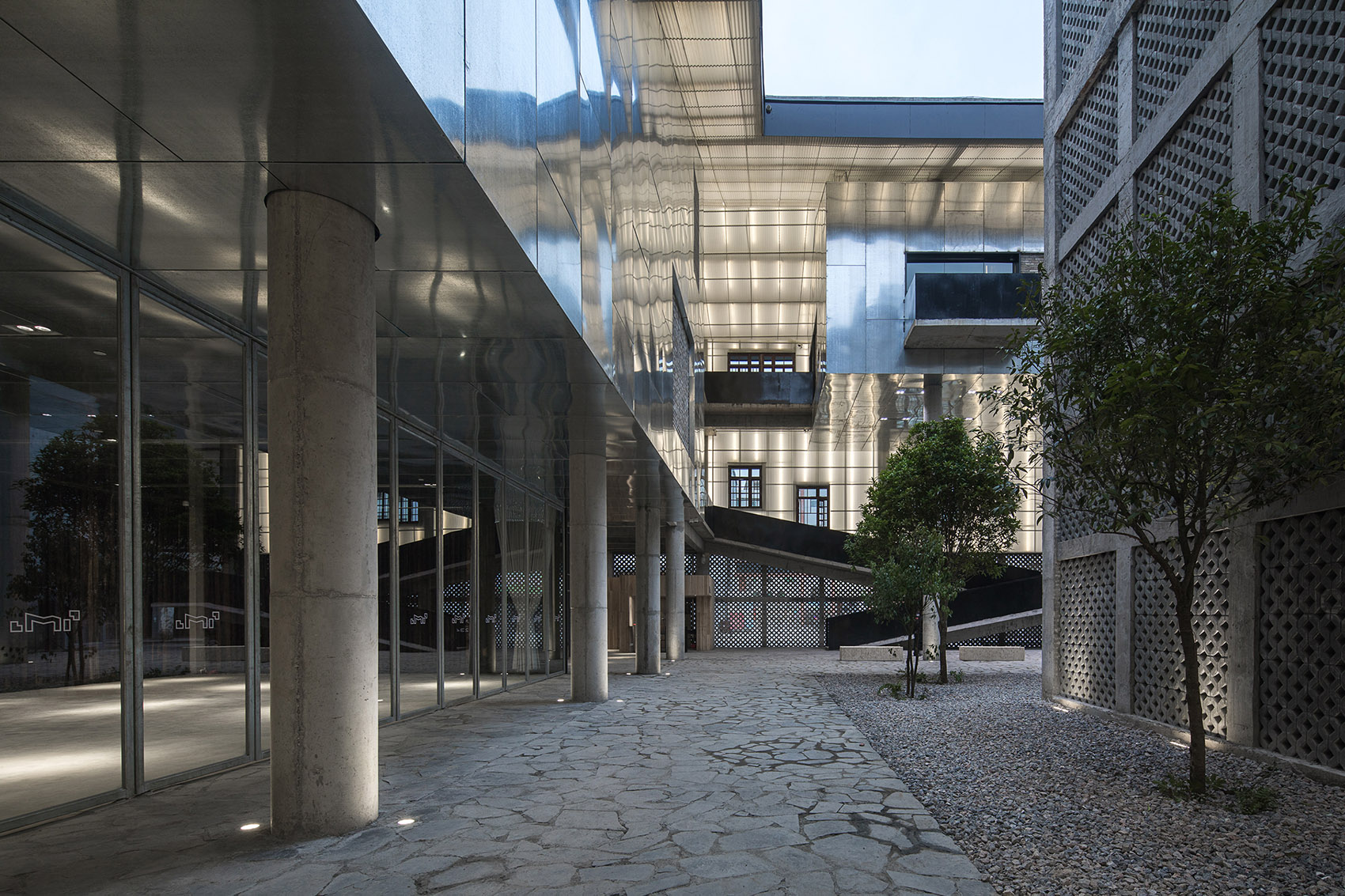 Lianzhou Museum of Photography, China by O-office Architects - 谷德设计网