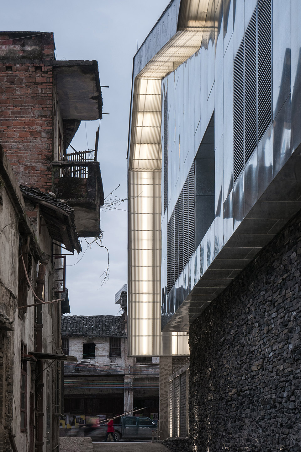 Lianzhou Museum of Photography, China by O-office Architects - 谷德设计网