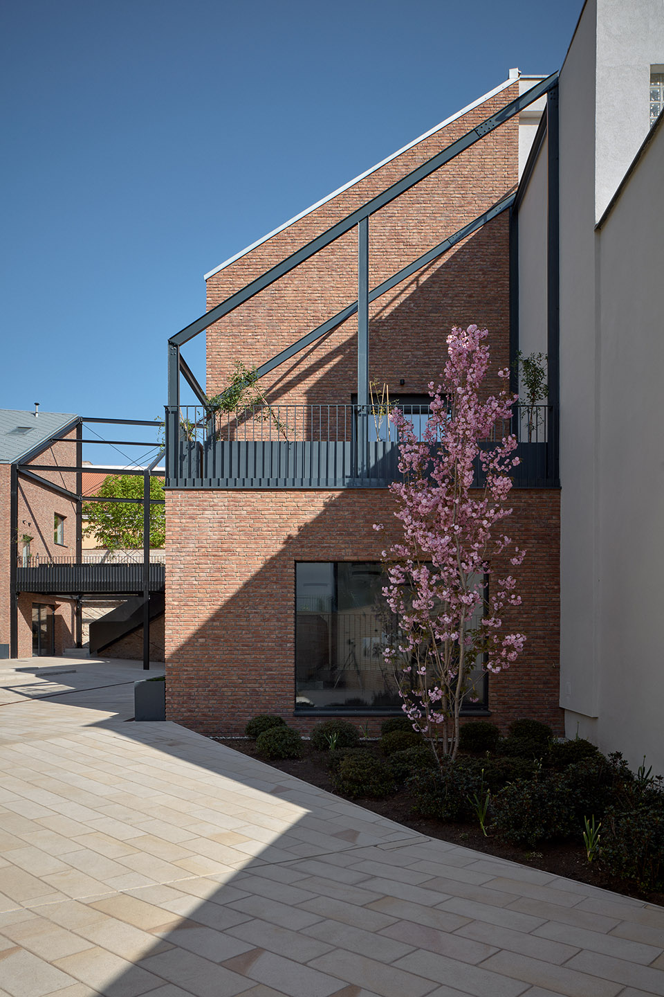 Nádvorie (Courtyard)，Slovakia Republic by Vallo Sadovsky Architects - 谷德设计网