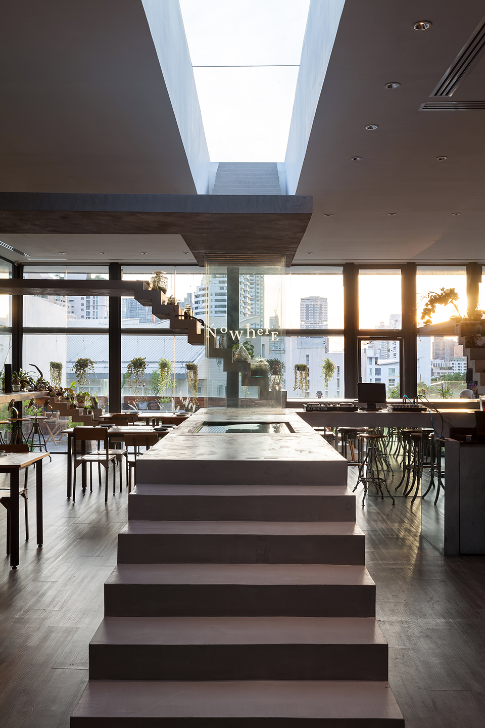 Nowhere Bar and Restaurant by Stu/D/O - 谷德设计网