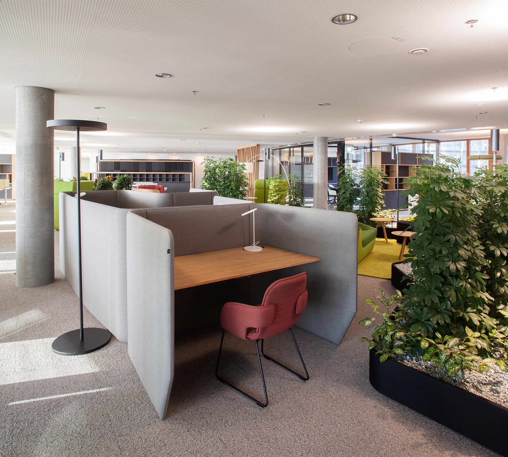 CoWork lounge at IDS Vancouver by INFORM Contract and BuzziSpace - 谷德设计网